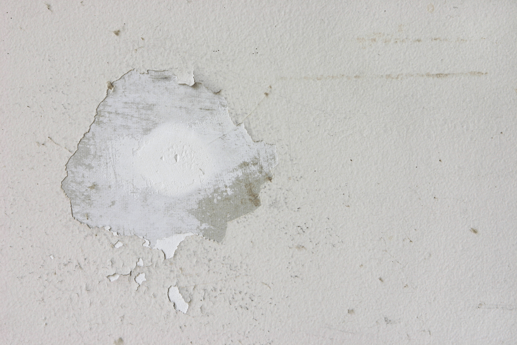 What Causes Nail Pops in Drywall? - JMK Miami Contractor